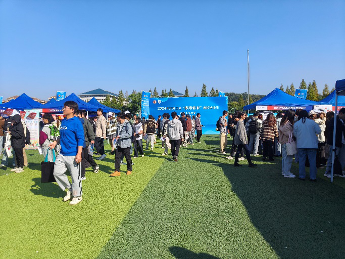 为 促进 高校 毕业 生 更 好 更 快 就业